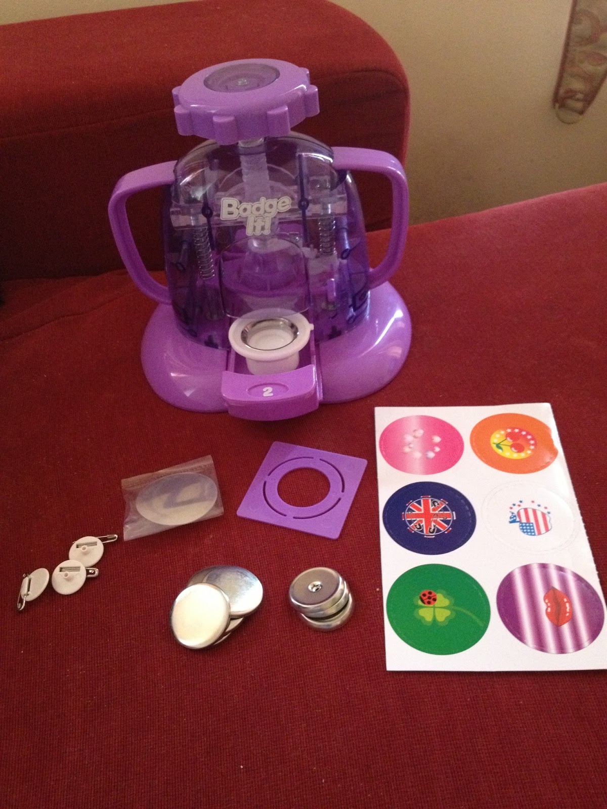 Bandai Badge It Badge Maker Review - MUMMY TO THE MAX